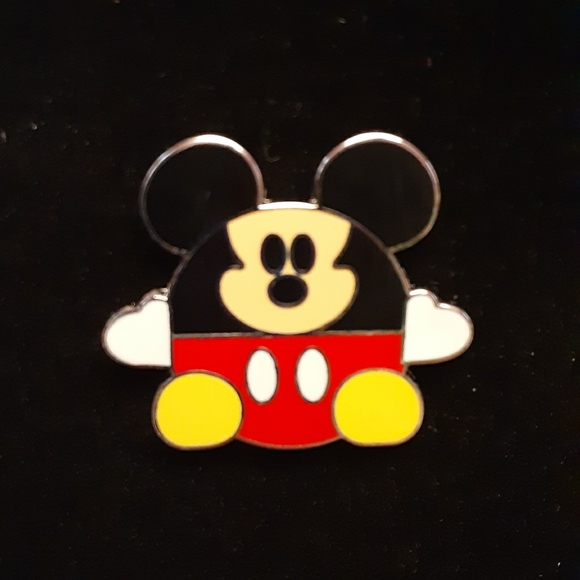 Disney | Jewelry | Disney Mickey Mouse Round Pin | Poshmark